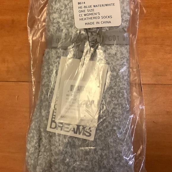 Accessories | 33 Barefoot Dreams Blue Water White Heathered Socks ...